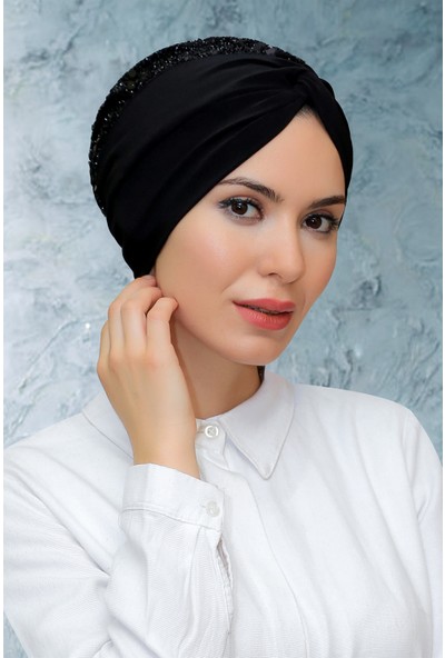 Hürrem Bone Siyah-Siyah Pratik Hazır Geçmeli Tesettür Bone Sandy Kumaş Pullu Büzgülü 1906_01 Hürrem Bone Siyah-Siyah Pratik Hazır Geçmeli Tesettür Bone Sandy Kumaş Pullu Büzgülü 1906_01