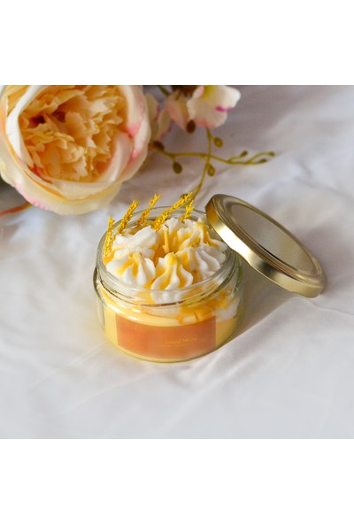 Trend Mum Aromaterapi Dekoratif Cremania Çiçekli Vanilya Kokulu Mum Trend Mum Aromaterapi Dekoratif Cremania Çiçekli Vanilya Kokulu Mum