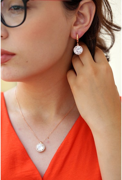 Takı Boom Beyaz Zirkon Taşlı Yuvarlak Gümüş Kolye Küpe Takım Takı Boom Beyaz Zirkon Taşlı Yuvarlak Gümüş Kolye Küpe Takım