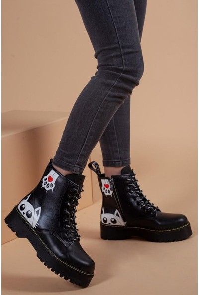 Aziz Şahin Shoes Siyah Kalın Taban Kedi Desenli Postal Aziz Şahin Shoes Siyah Kalın Taban Kedi Desenli Postal