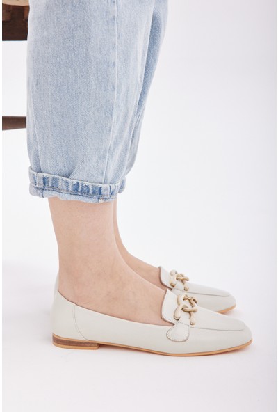 Derinet Bej Zincir Aksesuarlı Deri Kadın Babet Derinet Bej Zincir Aksesuarlı Deri Kadın Babet