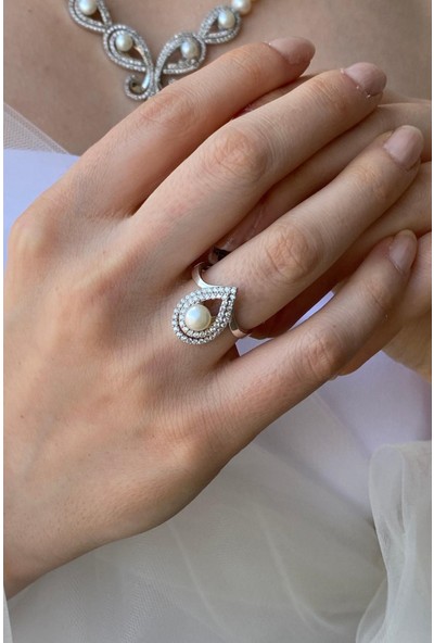 925 Ayar Gümüş Kadın Damla Taşlı Inci Yüzük 925 Ayar Gümüş Kadın Damla Taşlı Inci Yüzük