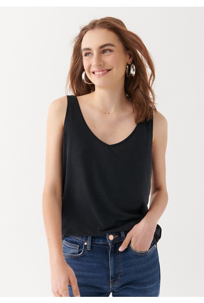 Mavi Kolsuz Siyah Tişört