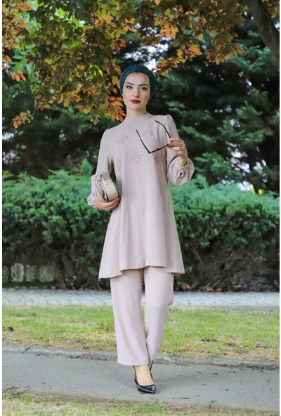 Sevitli Taş Renk Önü Taş Detaylı Tunik Takım Elbise