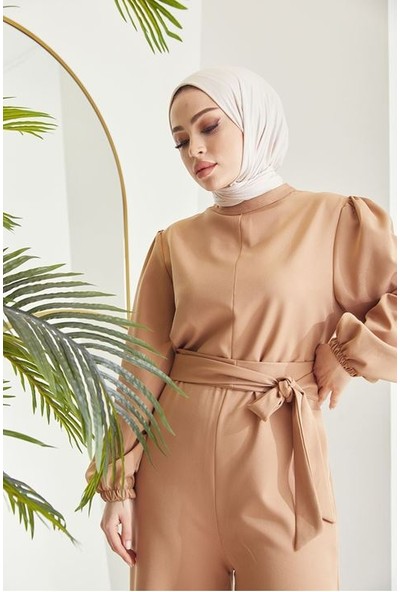 Modarima Kol Lastikli Kuşaklı Tulum - Camel Modarima Kol Lastikli Kuşaklı Tulum - Camel