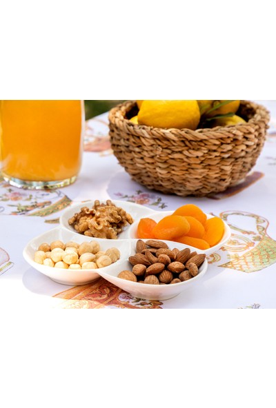 Madame Coco New Petit Concept 4 Bölmeli Küçük Sunum Tabağı - 17X17X2,7 cm Madame Coco New Petit Concept 4 Bölmeli Küçük Sunum Tabağı - 17X17X2,7 cm