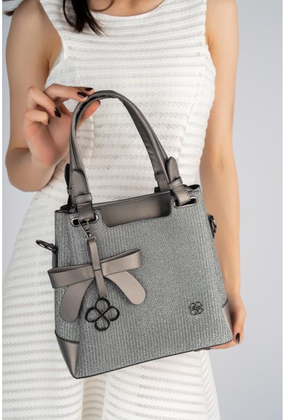 Moda Değirmeni Kadın Kurdeleli Simli Abiye Çanta MD1124-310-0001 Moda Değirmeni Kadın Kurdeleli Simli Abiye Çanta MD1124-310-0001