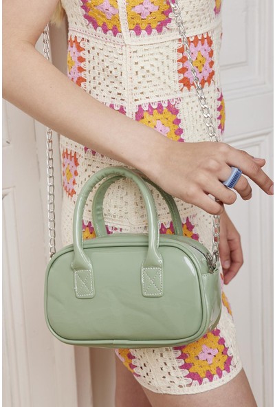 Mopia Çağla Yeşili Rugan Kadın Zincirli Çapraz Askılı Çanta