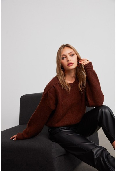 Vatkalı Bisiklet Yaka Pile Detaylı Kazak Kahverengi