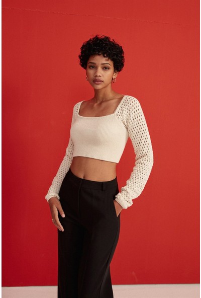Vatkalı Kare Yaka Arkası Bağcıklı Crop Triko Bej