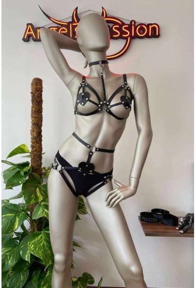 Kalp Detaylı Siyah Deri Jartiyer Harness Sütyen Takım Kalp Detaylı Siyah Deri Jartiyer Harness Sütyen Takım