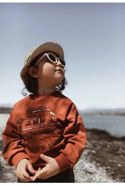 Karavan Baskılı Sweatshirt 2-8 Yaş Koyu Kiremit Karavan Baskılı Sweatshirt 2-8 Yaş Koyu Kiremit