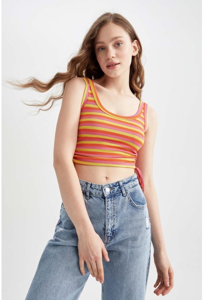 DeFacto Coool Fitted Yan Büzgülü Çizgili Crop Atlet Y6527AZ22SM DeFacto Coool Fitted Yan Büzgülü Çizgili Crop Atlet Y6527AZ22SM