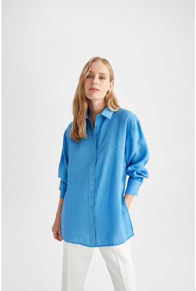 DeFacto Oversize Fit Yırtmaç Detaylı Tensel Uzun Kollu Gömlek Tunik X0776AZ22SM DeFacto Oversize Fit Yırtmaç Detaylı Tensel Uzun Kollu Gömlek Tunik X0776AZ22SM