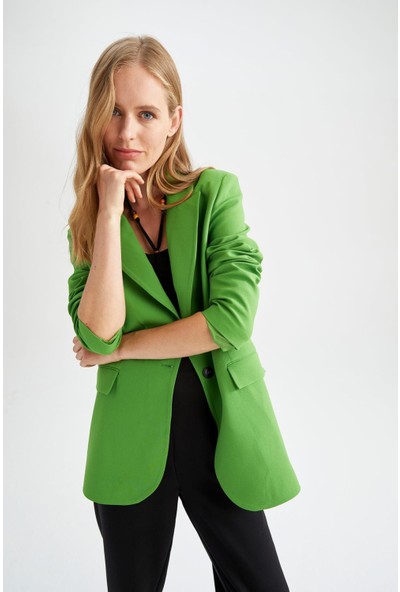 DeFacto Oversize Fit Cep Kapaklı Tek Yırtmaçlı Blazer Ceket X0017AZ22SM DeFacto Oversize Fit Cep Kapaklı Tek Yırtmaçlı Blazer Ceket X0017AZ22SM