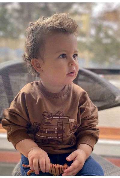 Karavan Baskılı Sweatshirt 2-8 Yaş Kahve Karavan Baskılı Sweatshirt 2-8 Yaş Kahve
