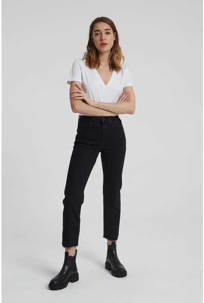 Cross Jeans Elıza Cropped Siyah Paçası Kesikli Straight Cropped Fit Jean Pantolon C 4518-066 Cross Jeans Elıza Cropped Siyah Paçası Kesikli Straight Cropped Fit Jean Pantolon C 4518-066