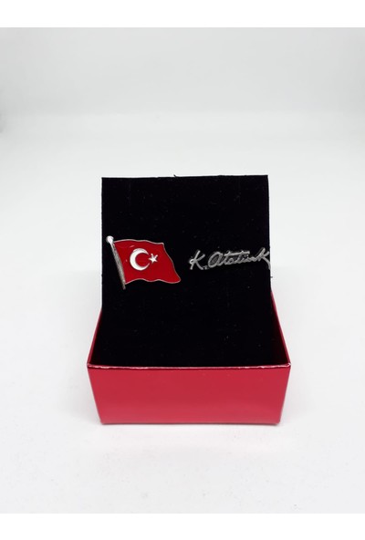 Asperas Grup Ikili Türk Bayrağı ve Atatürk Imzası Yaka Rozeti Asperas Grup Ikili Türk Bayrağı ve Atatürk Imzası Yaka Rozeti