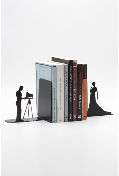 Kamera ve Model Figürlü Metal Kitap Tutucu Kamera ve Model Figürlü Metal Kitap Tutucu
