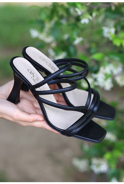 Pabucmarketi Siyah Cilt Topuklu Kadın Terlik