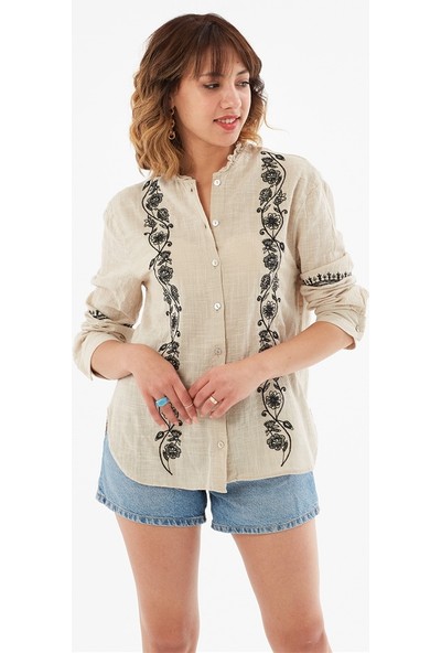 Nisan Keten Nakışlı Yaka Fırfır Detaylı Gömlek Bej N22-1420 Nisan Keten Nakışlı Yaka Fırfır Detaylı Gömlek Bej N22-1420