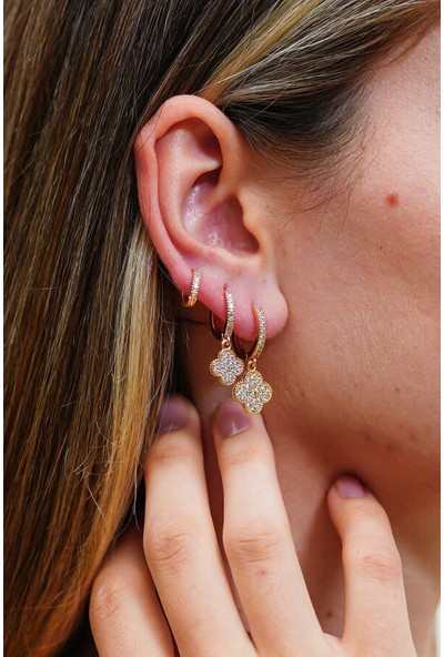 Karışık Cadde Gold Renk Çiçekli Küpe