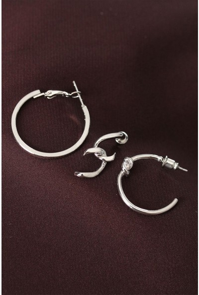 Clariss Düğüm Model Gümüş Renk Metal Çoklu Halka Küpe Clariss Düğüm Model Gümüş Renk Metal Çoklu Halka Küpe