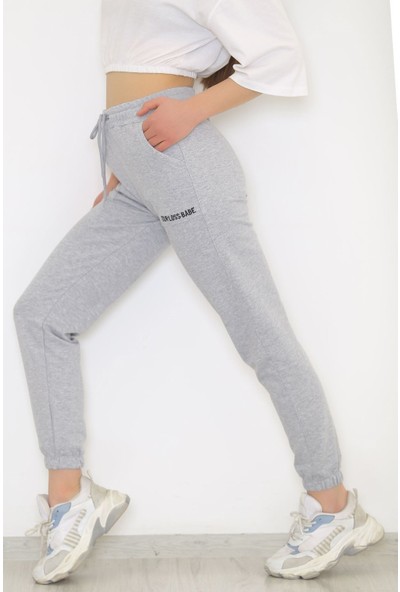 Modaymış Nakış Yazılı Eşofman Altı Gri - 550043.1577. Modaymış Nakış Yazılı Eşofman Altı Gri - 550043.1577.