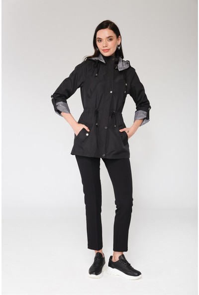 Olcay Çıkabilir Kapüşonlu Çizgi Garnili Kısa Trençkot Siyah 4269 Olcay Çıkabilir Kapüşonlu Çizgi Garnili Kısa Trençkot Siyah 4269