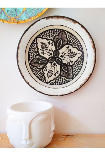 Bahçehane Etnik Desenli Pirinç Dekopajlı Porselen Dekoratif Duvar Tabağı Bahçehane Etnik Desenli Pirinç Dekopajlı Porselen Dekoratif Duvar Tabağı