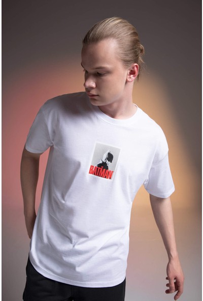 DeFacto Coool Batman Lisanslı Boxy Fit Bisiklet Yaka Pamuklu Penye Tişört X2131AZ22SM