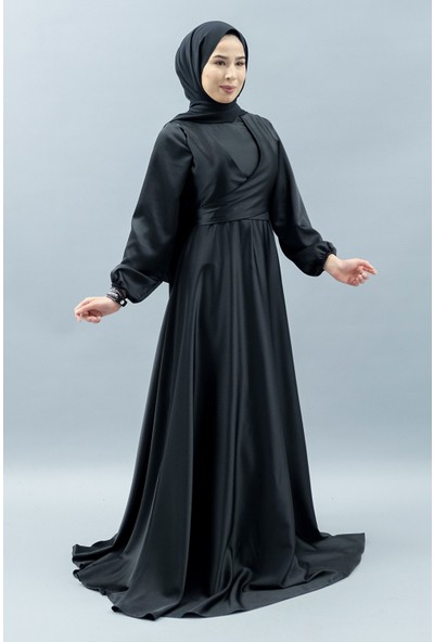 Shefoon Kruvaze Yaka Çapraz Kuşaklı Abiye Siyah Shefoon Kruvaze Yaka Çapraz Kuşaklı Abiye Siyah