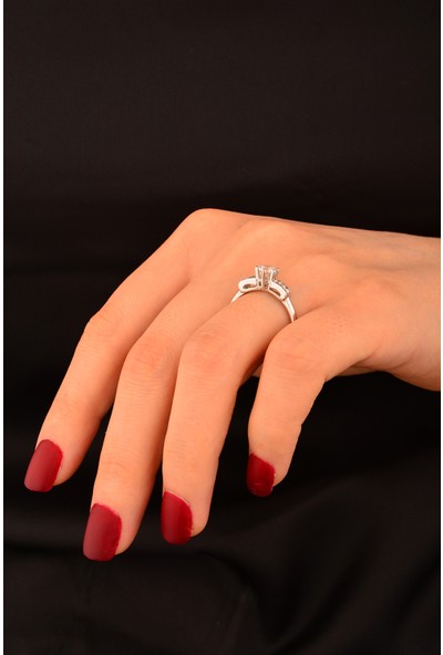 Cebeci Kuyumcu Taşlı Altın Yüzük Cebeci Kuyumcu Taşlı Altın Yüzük