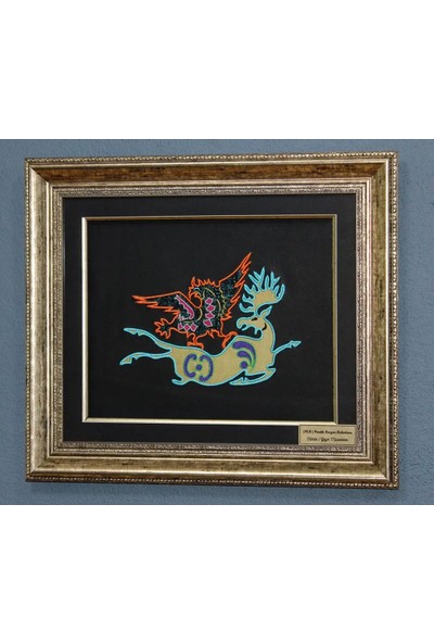 Artül Dekor Pazırık Kurgan Buluntusu Kartal/geyik Mücadelesi Nakışlı Deri Zemin Çerçeveli Tablo Artül Dekor Pazırık Kurgan Buluntusu Kartal/geyik Mücadelesi Nakışlı Deri Zemin Çerçeveli Tablo