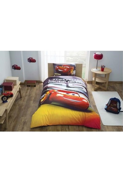 Taç Lisanslı Cars Lighting Mcqueen Glow (Gece Işıldayan ) Nevresim Takımı Tek Kişilik Taç Lisanslı Cars Lighting Mcqueen Glow (Gece Işıldayan ) Nevresim Takımı Tek Kişilik