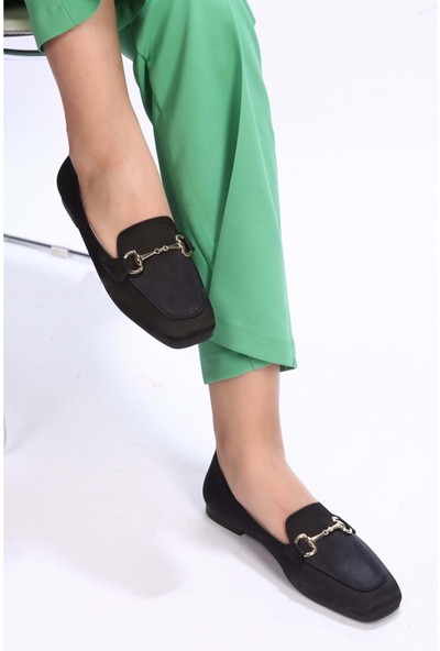Kadın Siyah Saten Tokalı Zincirli Loafer