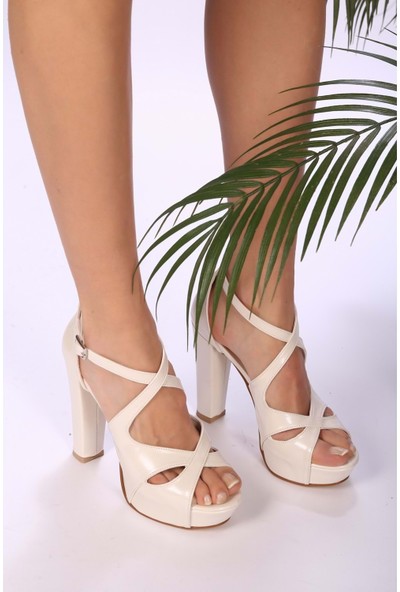 Kadın Beyaz Cilt Platform Topuklu Ayakkabı Kadın Beyaz Cilt Platform Topuklu Ayakkabı