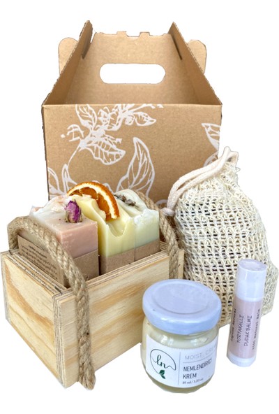 Lapina Natural Doğal Cilt Bakım Seti – 3’Lü Doğal Sabun Seti, Doğal Nemlendirici Krem, Doğal Portakallı Dudak Balmı, Doğal Sabun Kesesi Lapina Natural Doğal Cilt Bakım Seti – 3’Lü Doğal Sabun Seti, Doğal Nemlendirici Krem, Doğal Portakallı Dudak Balmı, Doğal Sabun Kesesi