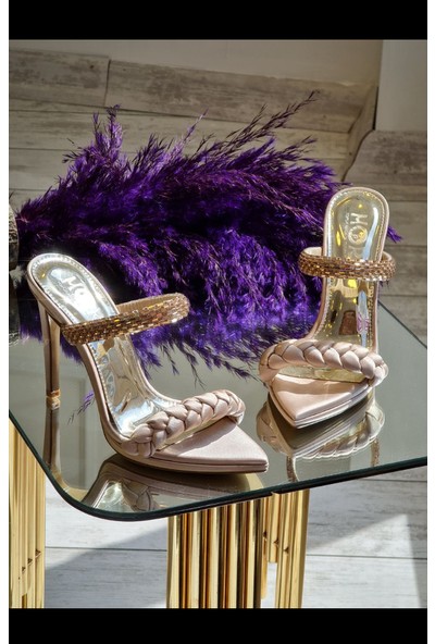 Pink Topuklu Iki Bantlı Örgülü Terlik Pink Topuklu Iki Bantlı Örgülü Terlik