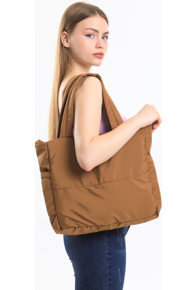 Lacheln Kadın Bej Su Geçirmez Iç Cepli Fermuarlı Sporcu Modeli Puf Kumaş Spor Büyük Kol Çantası Lacheln Kadın Bej Su Geçirmez Iç Cepli Fermuarlı Sporcu Modeli Puf Kumaş Spor Büyük Kol Çantası
