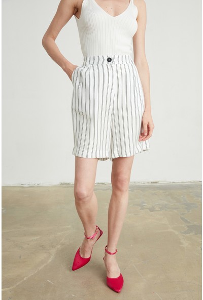 Gusto Çizgili Şort - Beyaz Gusto Çizgili Şort - Beyaz