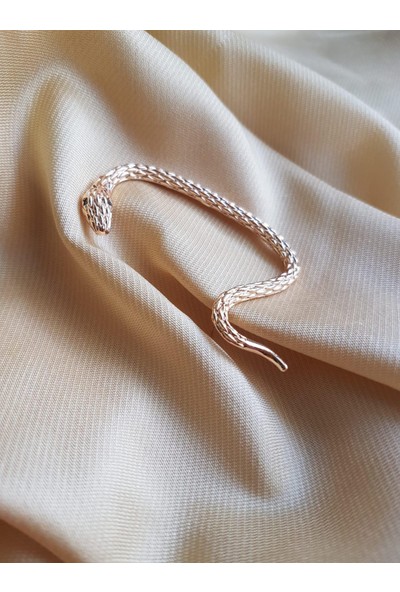 Leonia Design - Medusa Tek Delik Kıkırdak Görünümlü Küpe Leonia Design - Medusa Tek Delik Kıkırdak Görünümlü Küpe