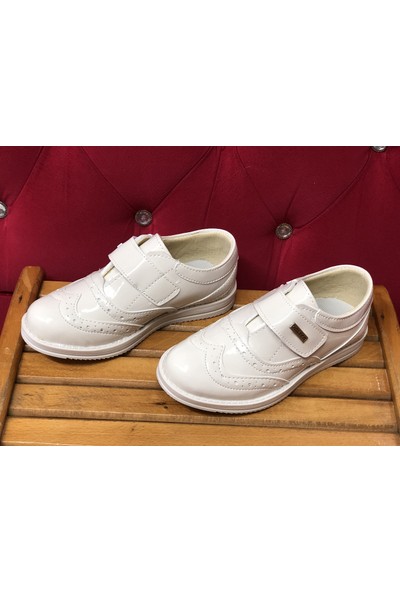 Kafkaslar Erkek Çocuk Klasik Krem Renk Kaymaz Taban Klasik Sünnet Ayakkabısı Kafkaslar Erkek Çocuk Klasik Krem Renk Kaymaz Taban Klasik Sünnet Ayakkabısı