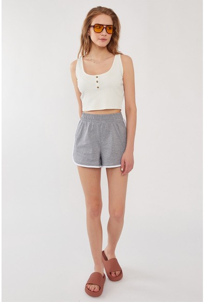 Nalu Beyaz Yan Panel Detaylı Mini Spor Şort