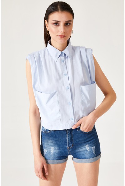 Oshebu Kadın Omuzu Pensli Arkası Lastikli Crop Gömlek Oshebu Kadın Omuzu Pensli Arkası Lastikli Crop Gömlek