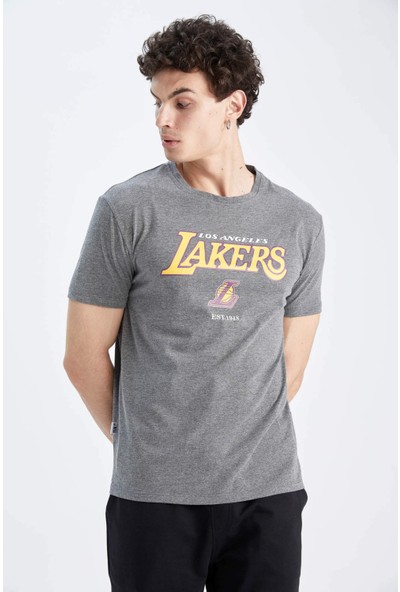 DeFacto Defacto Fit NBA Los Angeles Lakers Lisanslı Pamuklu Penye Tişört N7500AZ22SM DeFacto Defacto Fit NBA Los Angeles Lakers Lisanslı Pamuklu Penye Tişört N7500AZ22SM