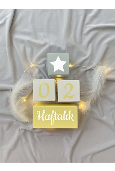 Sarı-Gri Bebek Anı Küp Seti Fotoğraf Çekim ve Dekor Için Türkçe Sarı-Gri Bebek Anı Küp Seti Fotoğraf Çekim ve Dekor Için Türkçe