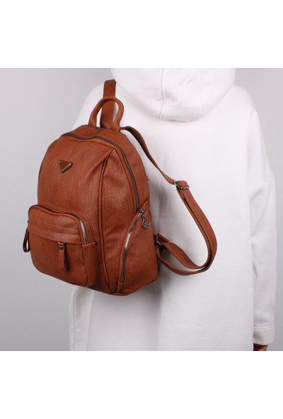 Bagacar M402 6 Gözlü Yan Cepli Taba Suni Deri Bayan Sırt Çantası Bagacar M402 6 Gözlü Yan Cepli Taba Suni Deri Bayan Sırt Çantası