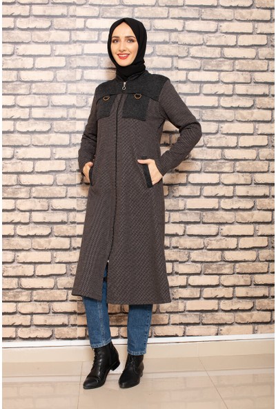 Moda Çizgi Omuzu Parçalı Kahverengi Tesettür Kap Moda Çizgi Omuzu Parçalı Kahverengi Tesettür Kap