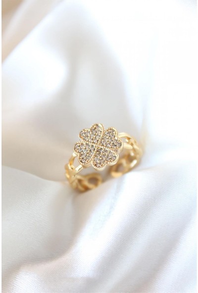Clariss Zirkon Taşlı Altın Kaplama Yonca Kadın Yüzük Clariss Zirkon Taşlı Altın Kaplama Yonca Kadın Yüzük